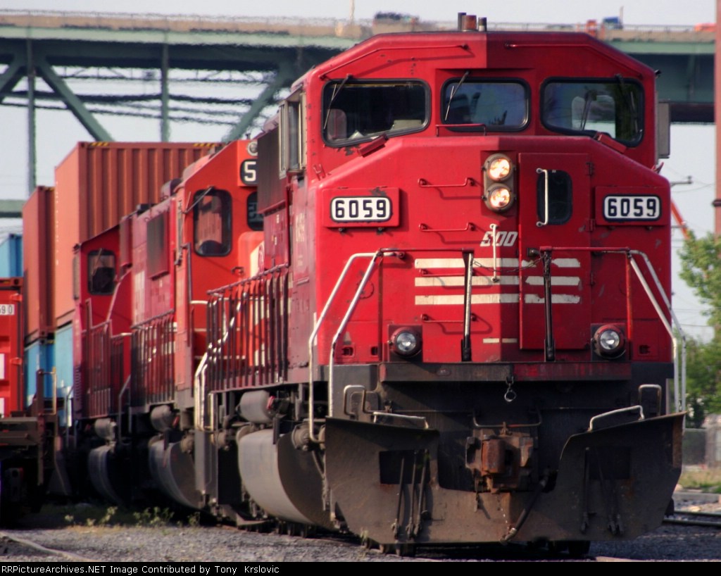 SOO 6059 Leaving the Port